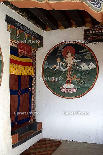 Inside the Tongsa Dzong, Bhutan[IBR123741846]の写真・イラスト・動画｜サイネットフォト